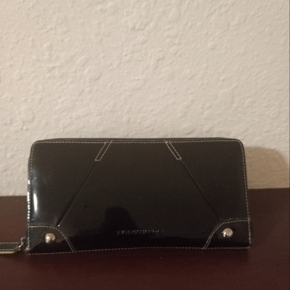 Kenneth Cole | Bags | Kenneth Cole Brand Black Patent Leather Purse ...